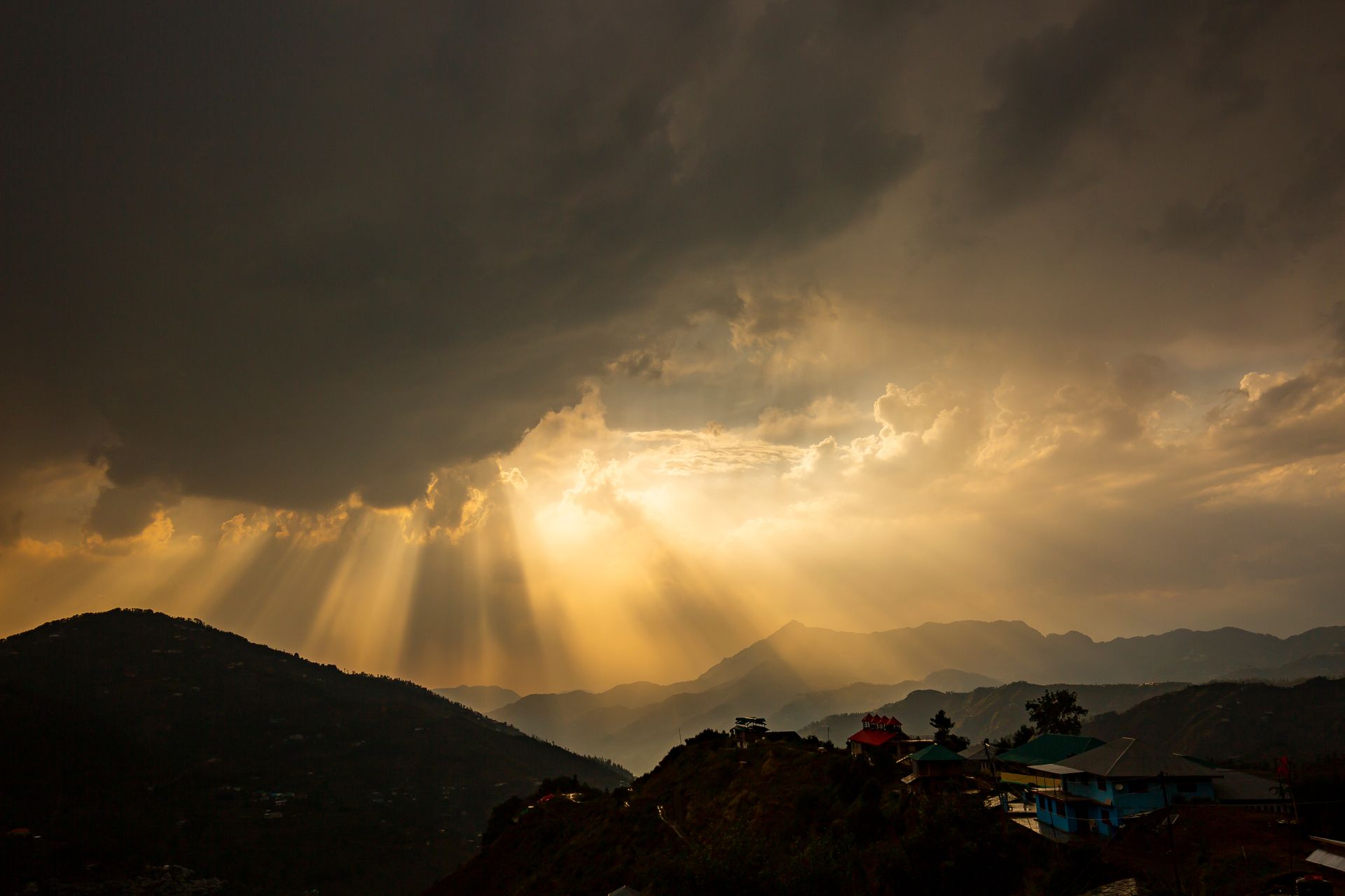 Guide to Theog Shimla: A Little-Known Town of Himachal Pradesh | Zostel ...
